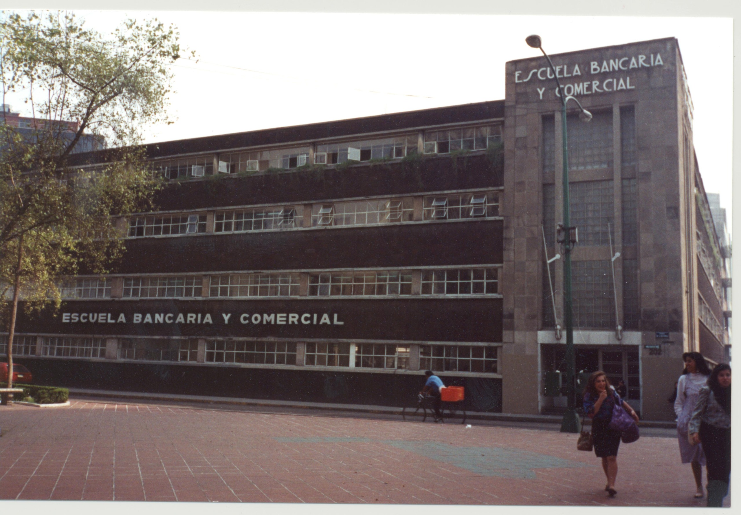 EBC celebra 96 años de excelencia académica en negocios - Ventana | EBC