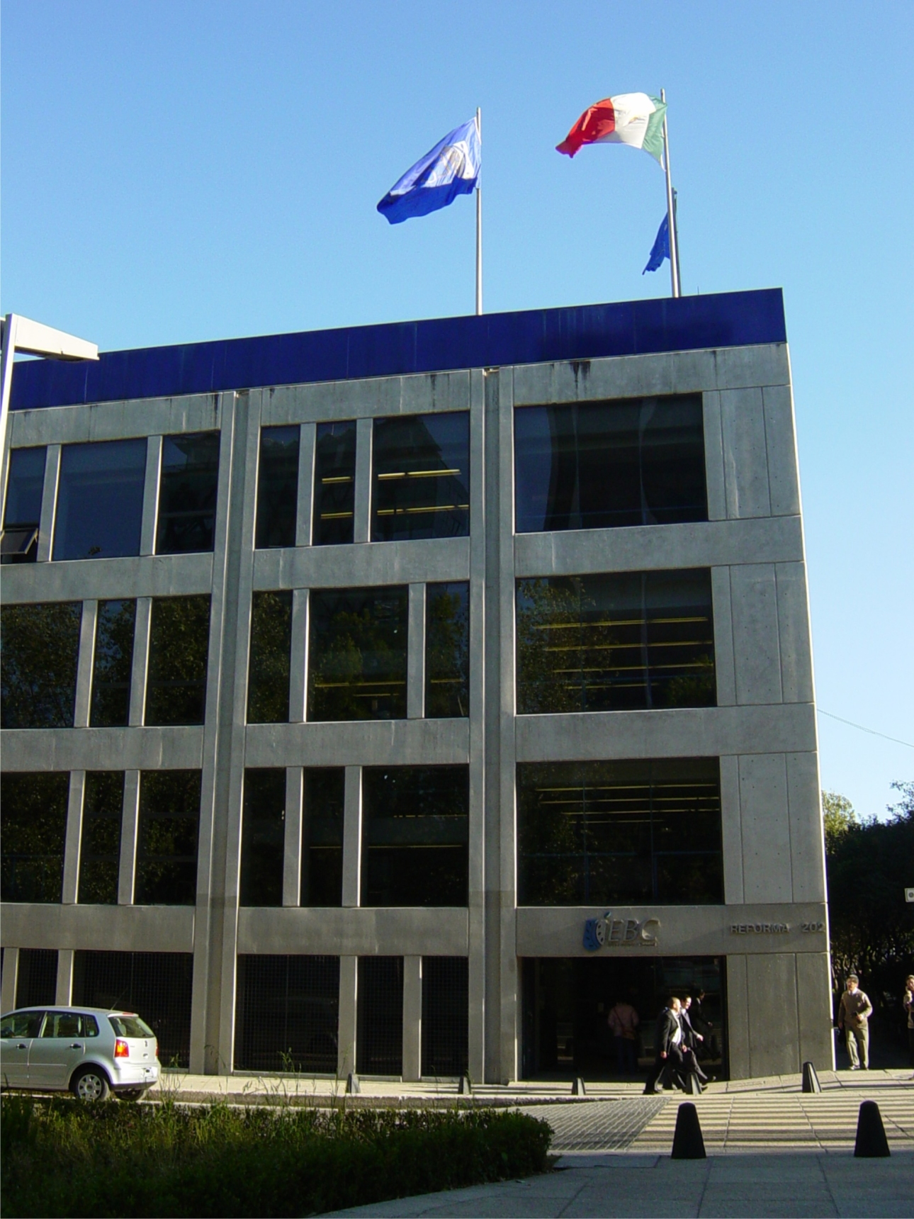 EBC celebra 96 años de excelencia académica en negocios - Ventana | EBC