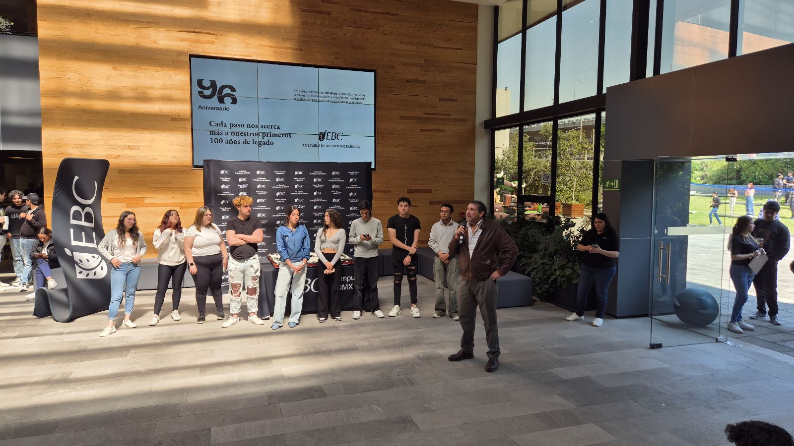 EBC celebra 96 años de excelencia académica en negocios - Ventana | EBC