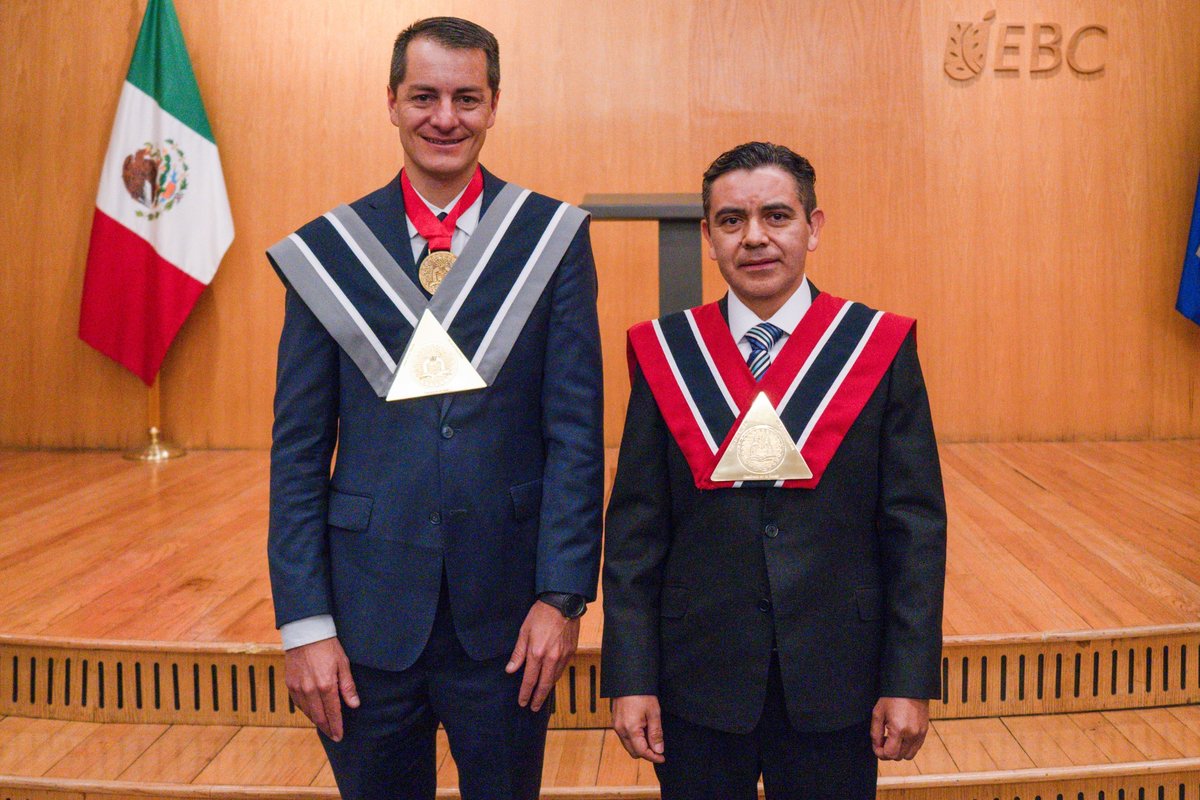 SEMBLANZA MTRO. CARLOS MOLINA HERRERA Profesor Distinguido 2025 ...